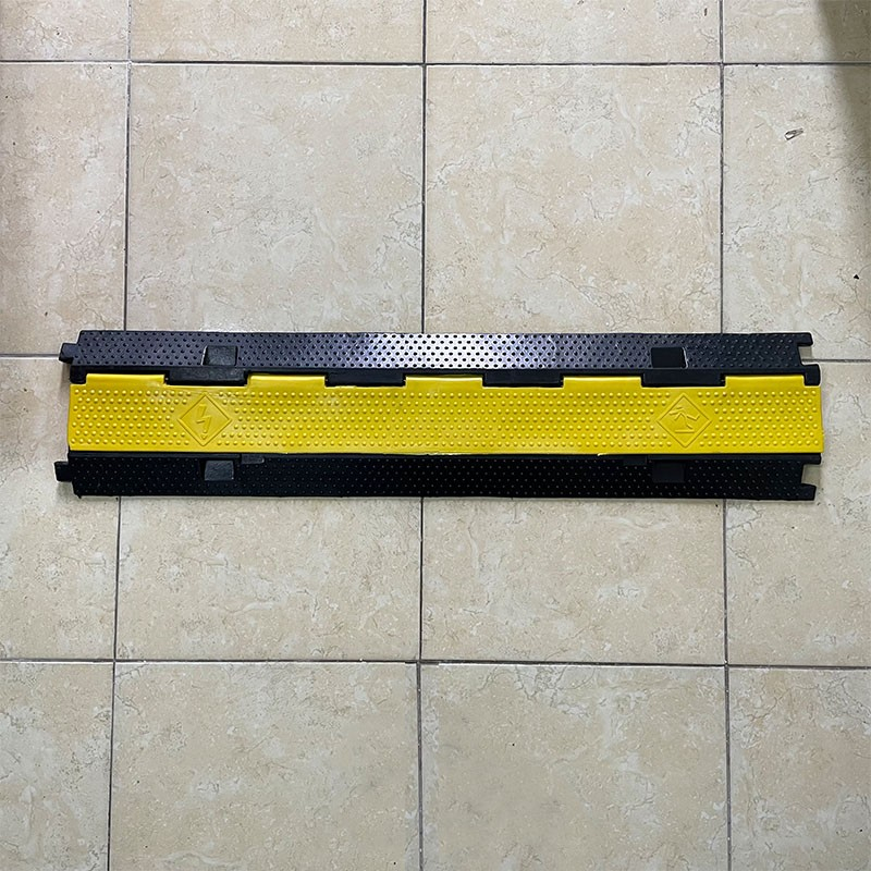 Jual Polisi Tidur Kabel / Speed Bump Cable Ramp Protector 1 Line ...