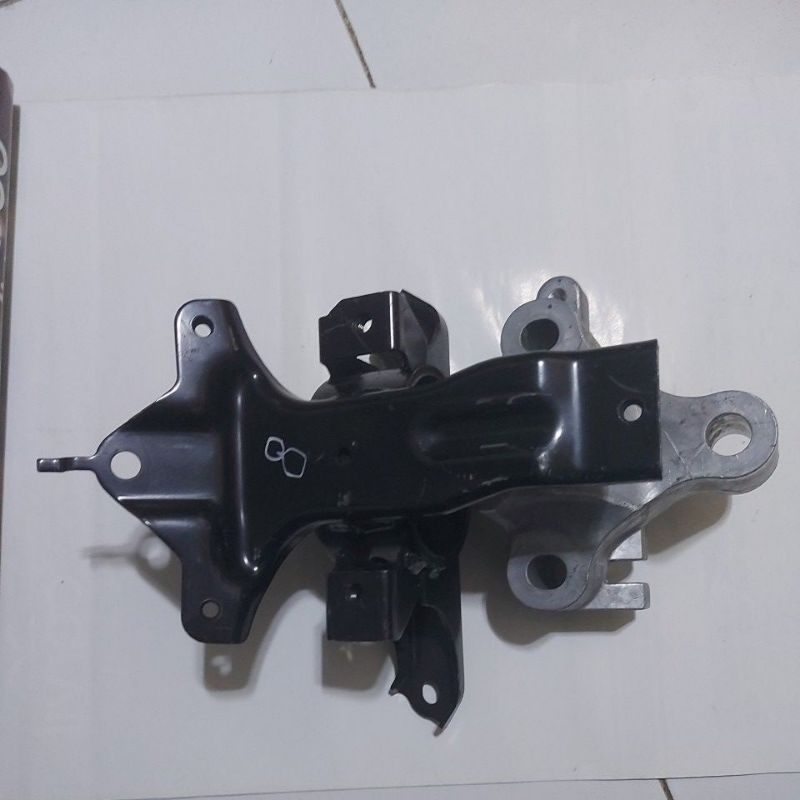 Jual Engine Mounting/Bagian Mesin Toyota RAIZE ROCKY Manual Original ...