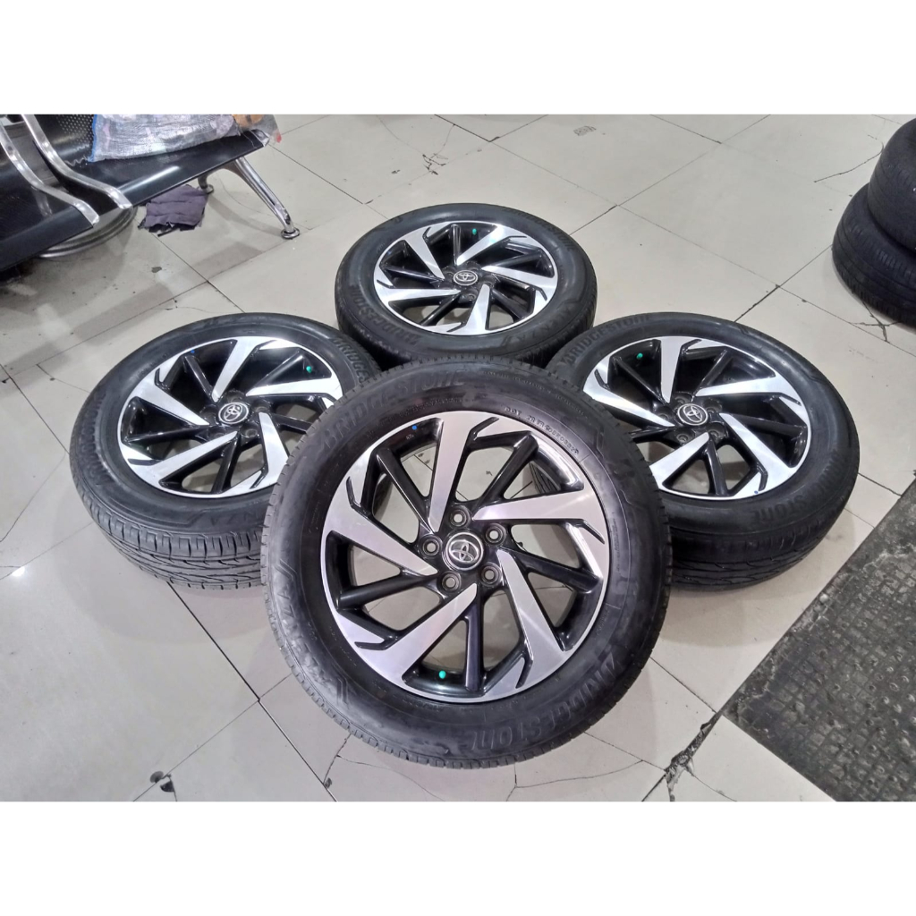 Jual velg mobil toyota rush ring 17 plus ban 215 60 17 bridgestone ...