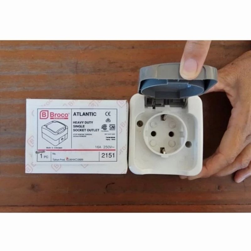 Jual Stop Kontak Atlantic Broco 2151 outdoor outbow tempel colokan luar ...