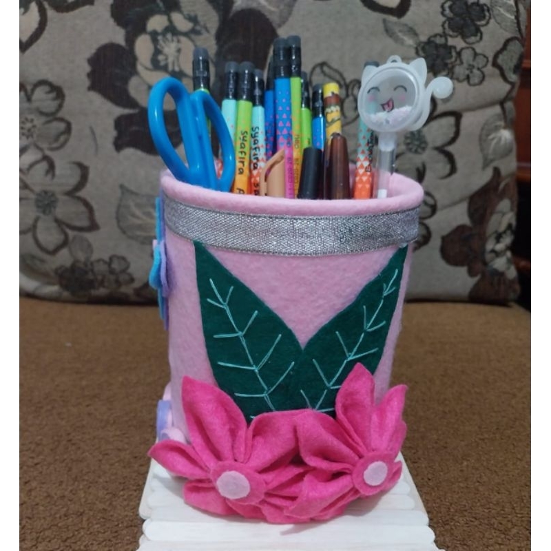 Jual Kerajinan Tempat pensil dari kaleng susu balita dan kain flanel / prakarya tempat pensil ...