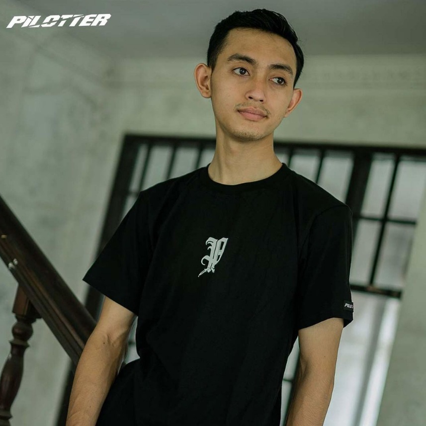 Jual KAOS PILOTTER KNIFE TERBARU ORIGINAL FREE STIKER KAOS RACING ...