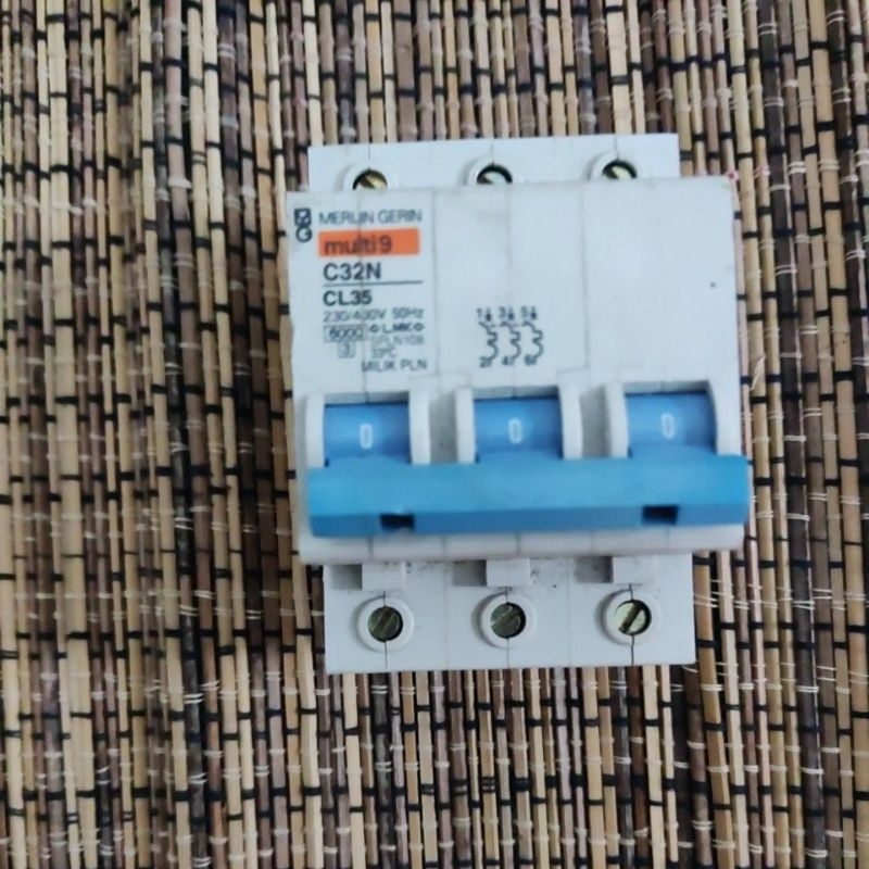 Jual MCB 3 35A Phase dan MCB 1 Phase 50A + 1 rumah MCB | Shopee Indonesia