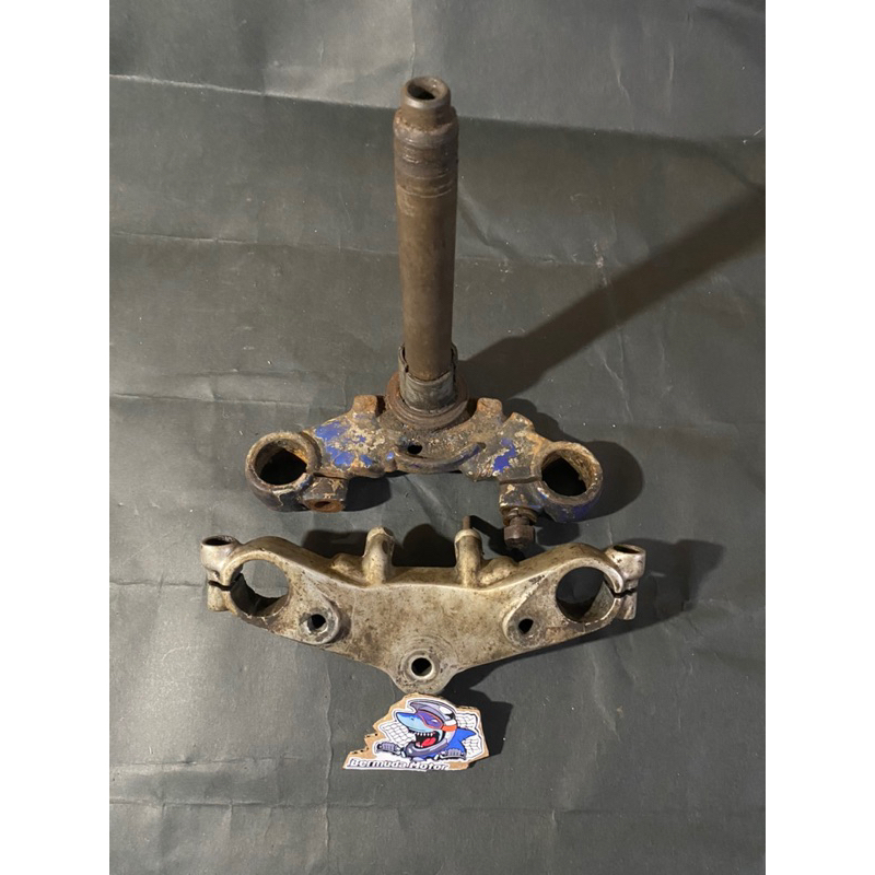 Jual SEGITIGA ATAS BAWAH SUZUKI RGR 150 ORIGINAL COPOTAN T ATAS BAWAH ...