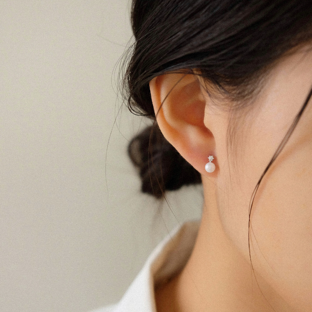 Jual Minimal Pearl Zirconia Stud Earrings — 16K Gold Plated Sterling ...