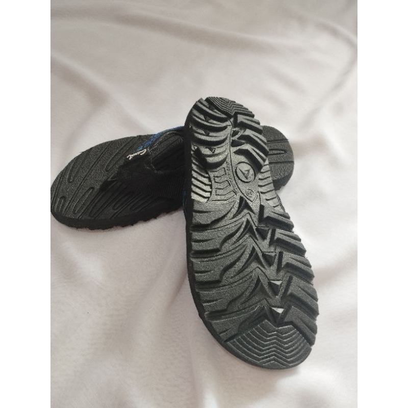 Jual Sandal Pria dan Wanita Biru Trapesium Sandal Gunung Sandal Nyaman ...