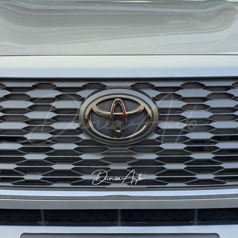 Jual Emblem Logo Black Chrome Toyota Innova Zenix 2022 - UP Depan ...