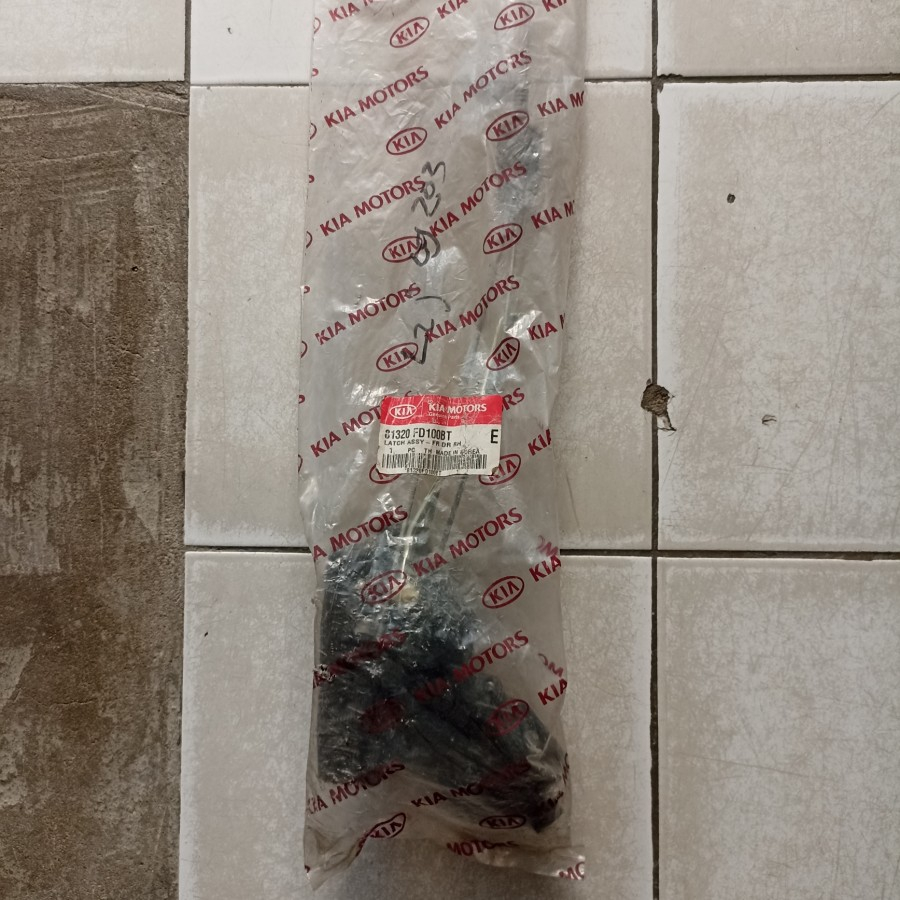 Jual DOOR LOCK PINTU ORIGINAL DEPAN SEBELAH KANAN KIA RIO-SF | Shopee ...