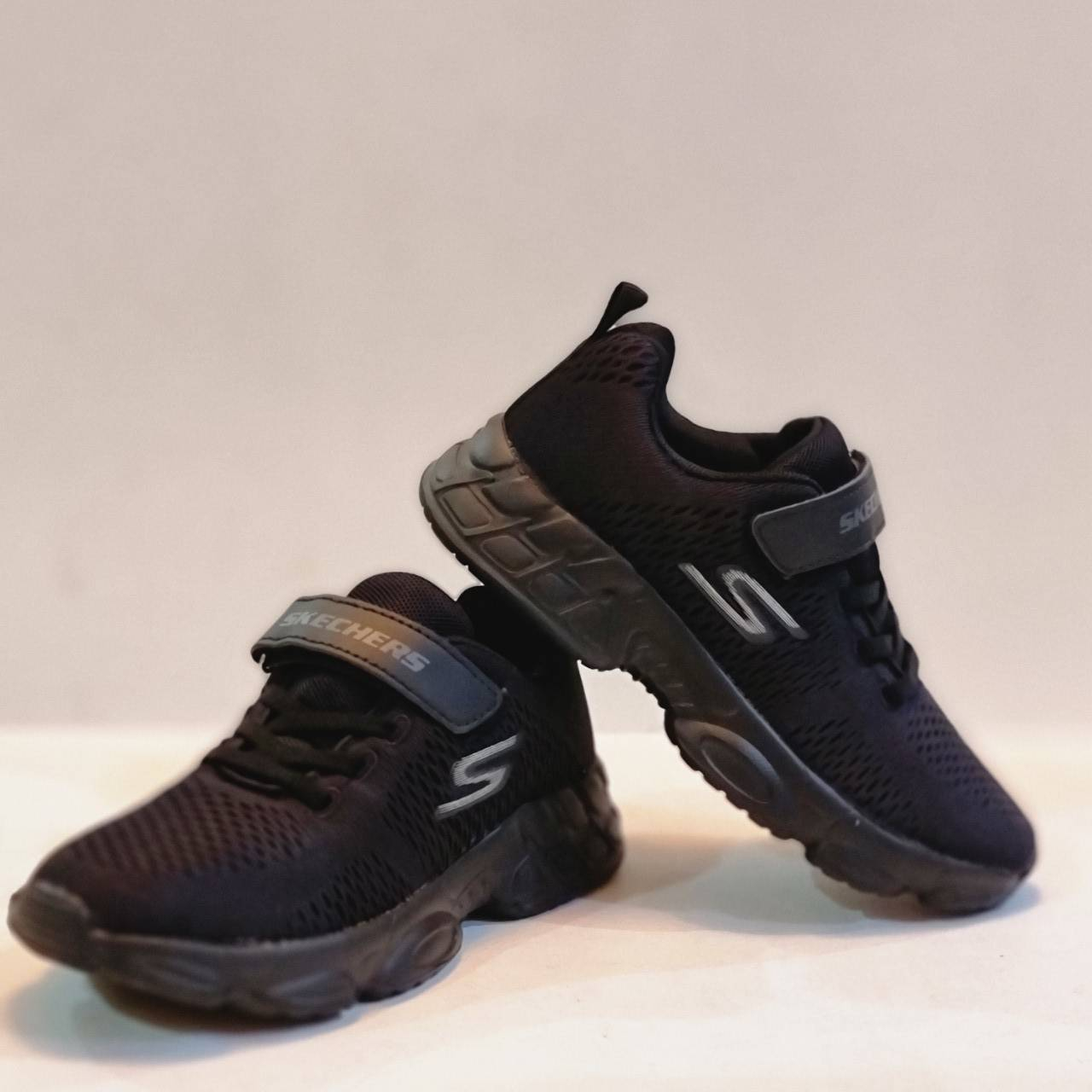 Jual SEPATU ANAK SEKOLAH LAKI-LAKI PEREMPUAN SKECHERS HITAM POLOS ...