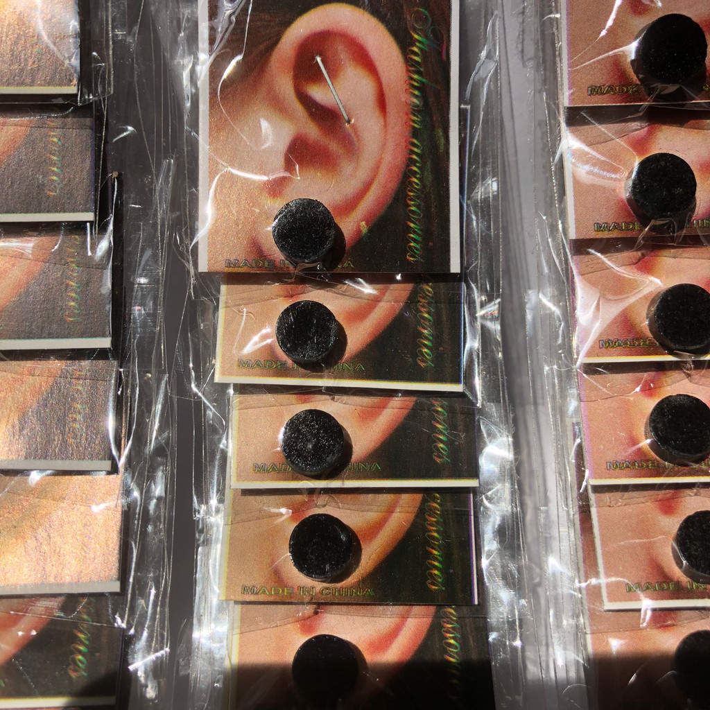 Jual Anting magnet bulat Hitam per 1 pasang I GF | Shopee Indonesia