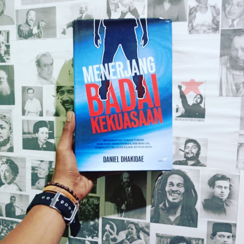 Jual Menerjang Badai Kekuasaan by Daniel Dhakidae | Shopee Indonesia