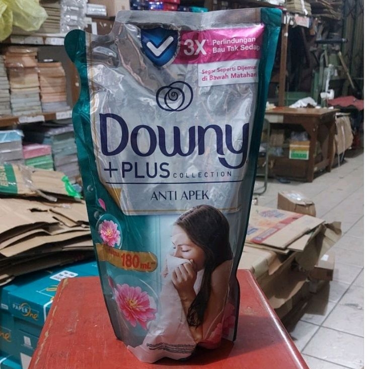 Jual Downy Pewangi Plus Collection 1.35L - Downy Anti-Apek Kemasan Refill | Shopee Indonesia