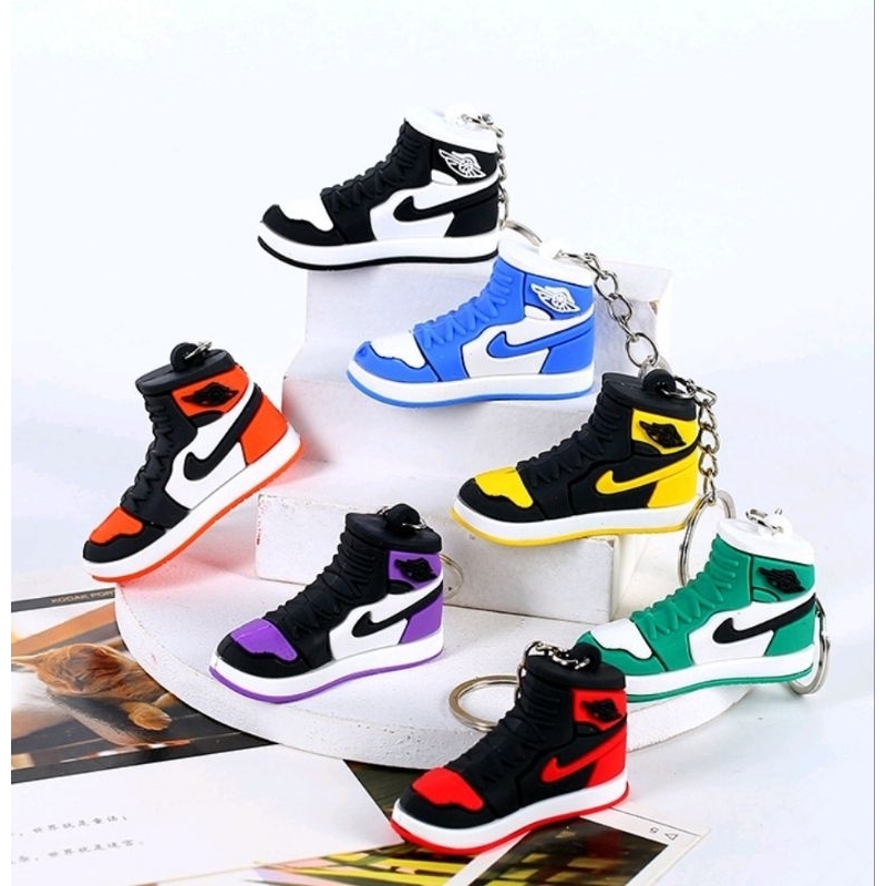 Jual PILIH WARNA Gantungan kunci miniatur sepatu 3D | Shopee Indonesia