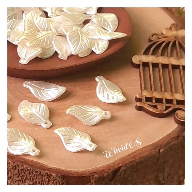 Jual (24 biji) MANIK DAUN MUTIARA 1,5 cm | Shopee Indonesia
