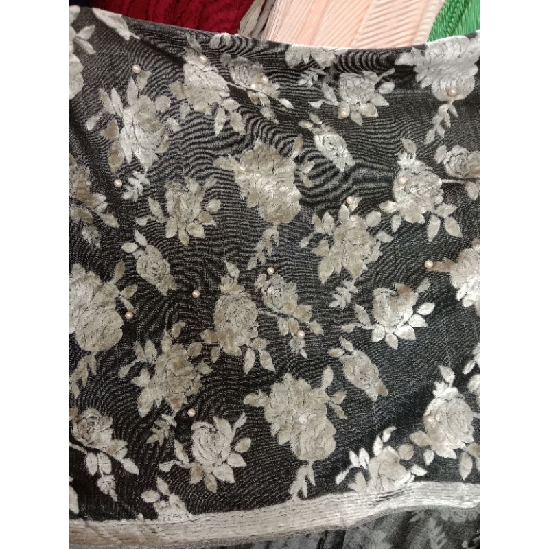 Jual kain/bahan bludru hitam motif | bludru garment | Shopee Indonesia