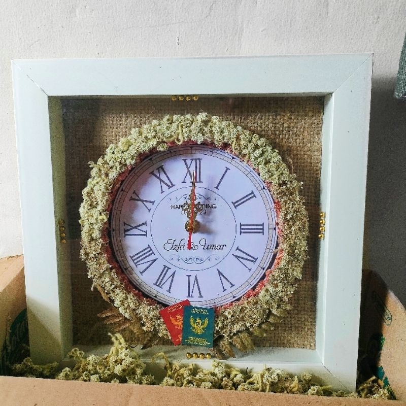 Jual hadiah wedding/anniversary/Dried Flowers Box Jam/Rustic cantik ...