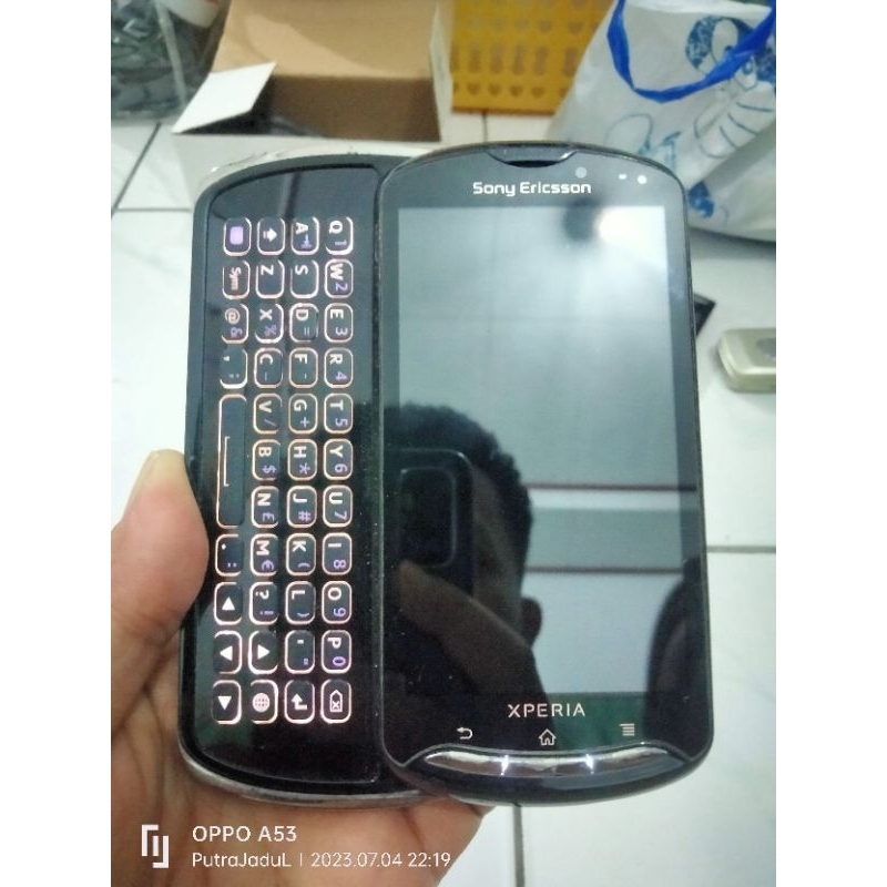 Jual Sony Ericsson Xperia Mini Pro MK16 i Android Slide Bahan Nyala Original Mulus Jadul Langka ...