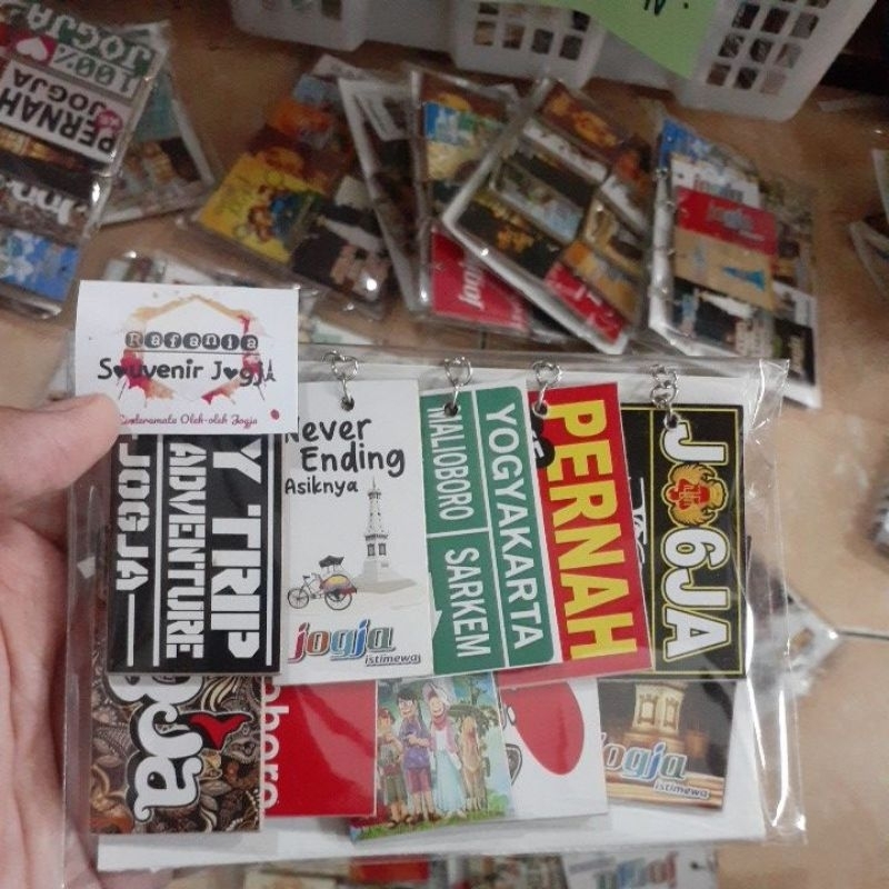 Jual 10 pcs Gantungan Kunci Mix STIKER Wisata khas Malioboro Jogja ...