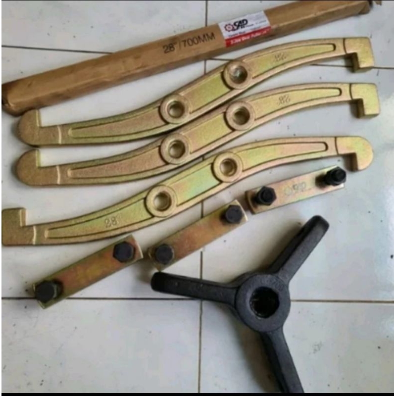 Jual Treker bearing 3 kaki 28 inch merek SAP Gear puller 3 jaw 700mm ...