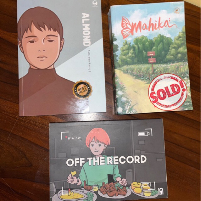 Jual [PRELOVED] Novel Almond dan Off The Record Ria SW | Shopee Indonesia