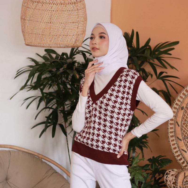Jual JENNIE VEST KNIT / ROMPI RAJUT / KOREAN STYLE RAJUT / ATASAN WANITA / ROMPI / Houndstooth ...