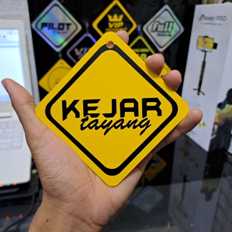 Jual Gantungan Kaca Mobil ( KEJAR TAYANG ) | Shopee Indonesia
