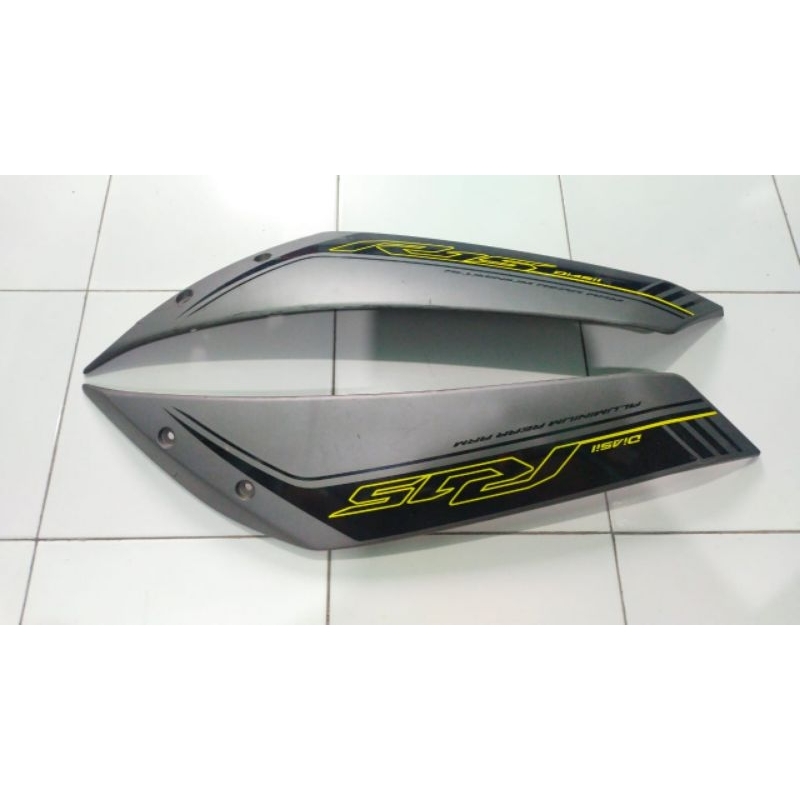 Jual Cover samping fairing Yamaha R15 V2 original 2nd lepasan motor ...
