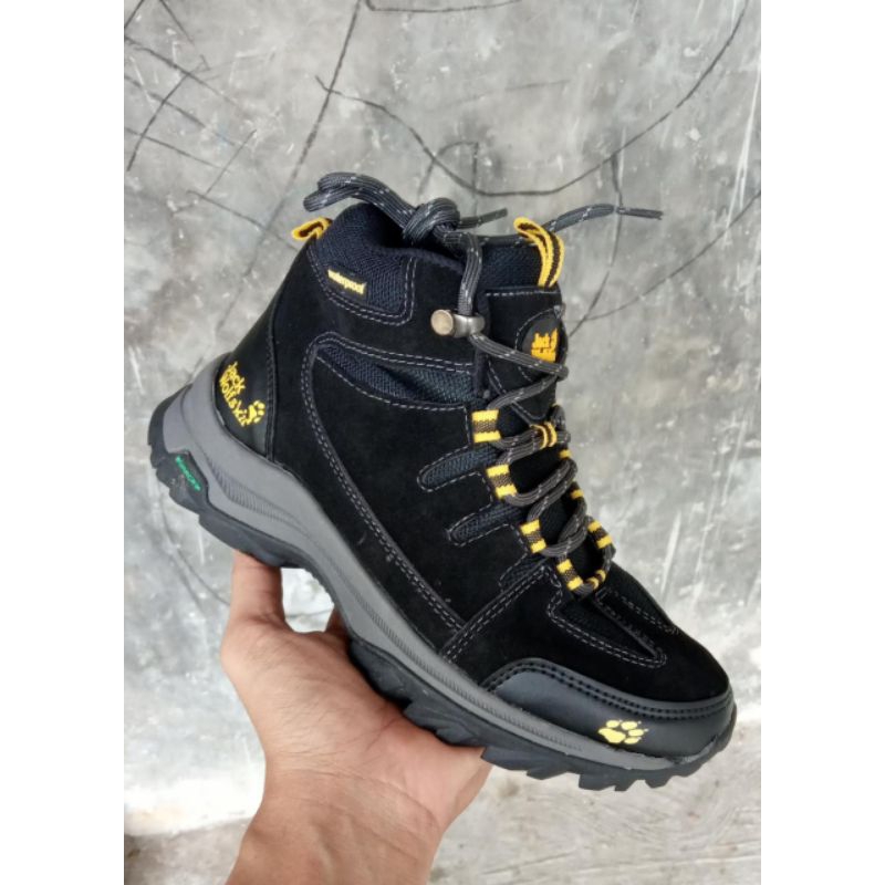 Jual sepatu gunung waterproof sepatu Arei original sepatu gunung ...