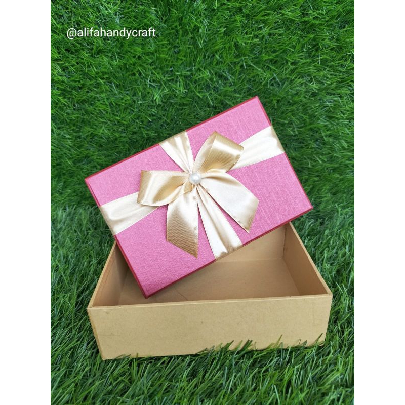 Jual giftbox/kotak kado/ box hampers/satu paket (box + Styrofoam + gift ...