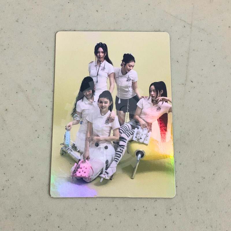 Jual [READY STOCK] NewJeans Get Up Weverse Benefit - Holographic Photo / Logo Strap | Shopee ...