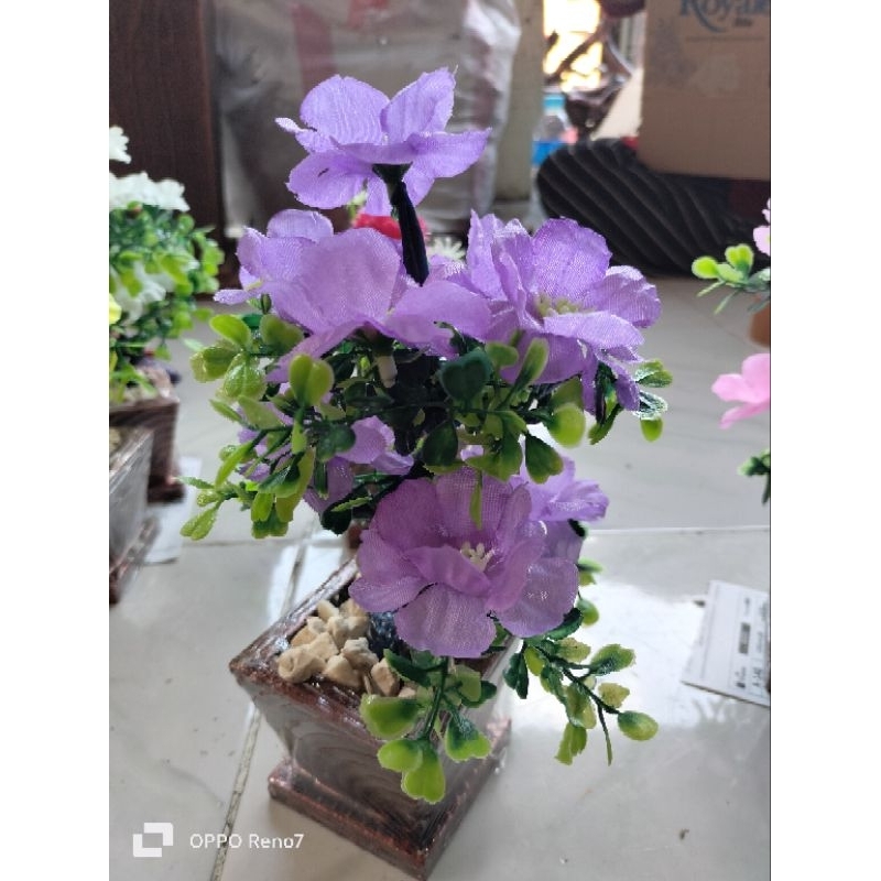 Jual BUNGA HIAS SEMANGGI MEJA DENGAN POT BEBATUAN // BUNGA HIAS SAKURA ...