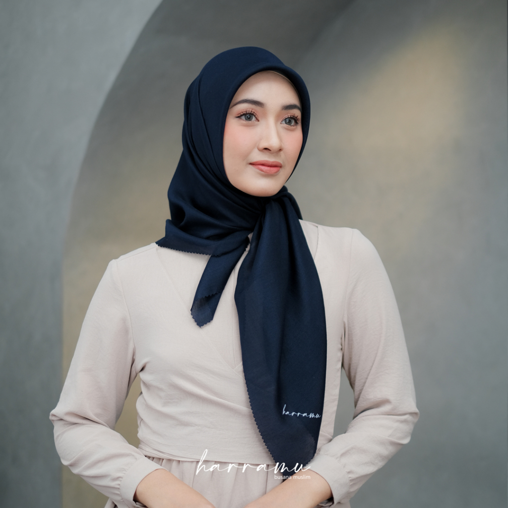 Jual HARRAMU Jilbab Segiempat Warna Navy Voal Paris Premium Polos Hijab Segi 4 Empat Kerudung ...