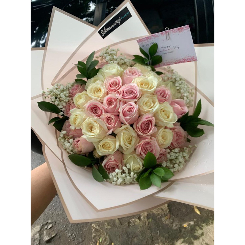 Jual buket mawar / buket wisuda surabaya / bunga ulang tahun / bunga anniversary | Shopee Indonesia