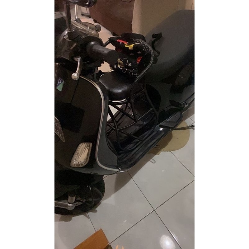 Jual kursi bonceng rotan motor vespa full black fre bantal stang ...