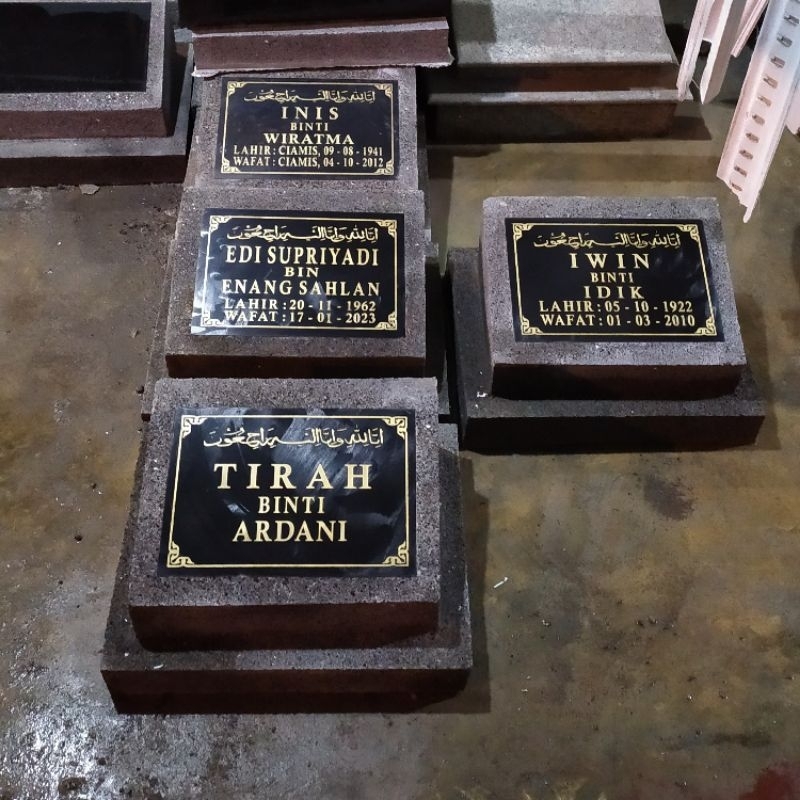 Jual BATU NISAN DUDUKAN / KEPALA MAKAM RUMPUT | Shopee Indonesia