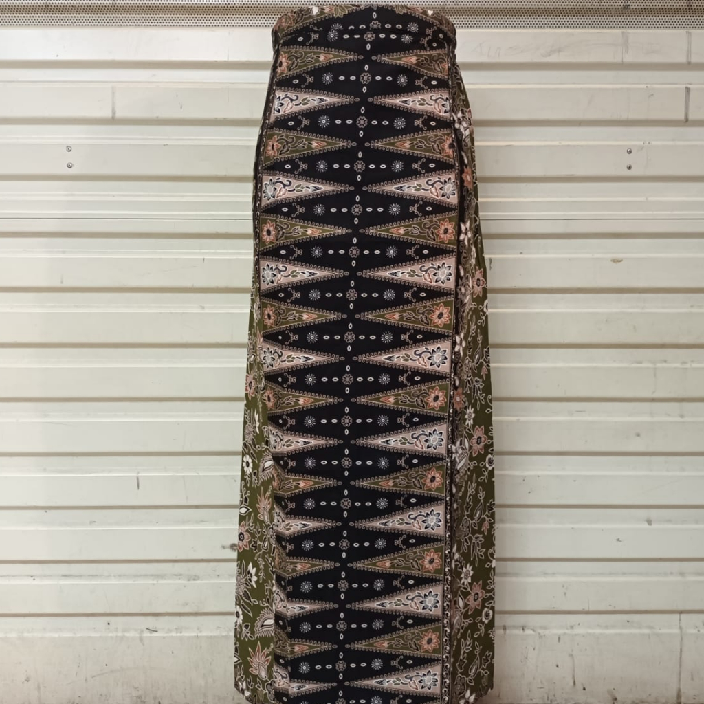 Jual ROK TUMPAL BETAWI MOTIF BUNGA CIREBONAN/BAWAHAN WANITA ROK BATIK ...