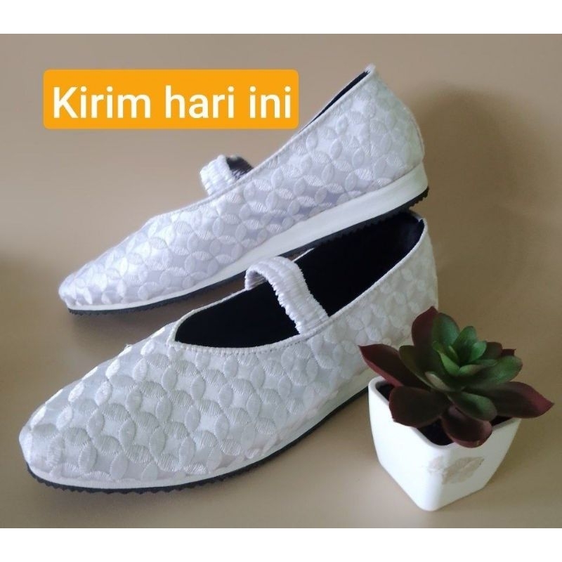 Jual SEPATU HAJI DAN UMROH WANITA PUTIH HANDMADE UNIK | Shopee Indonesia