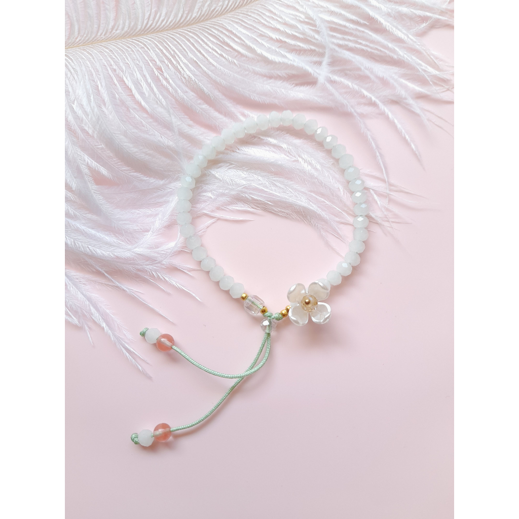 Jual BRAELYN•WHITE FLOWER•gelang tali tipis•gelang tali simpel•gelang ...