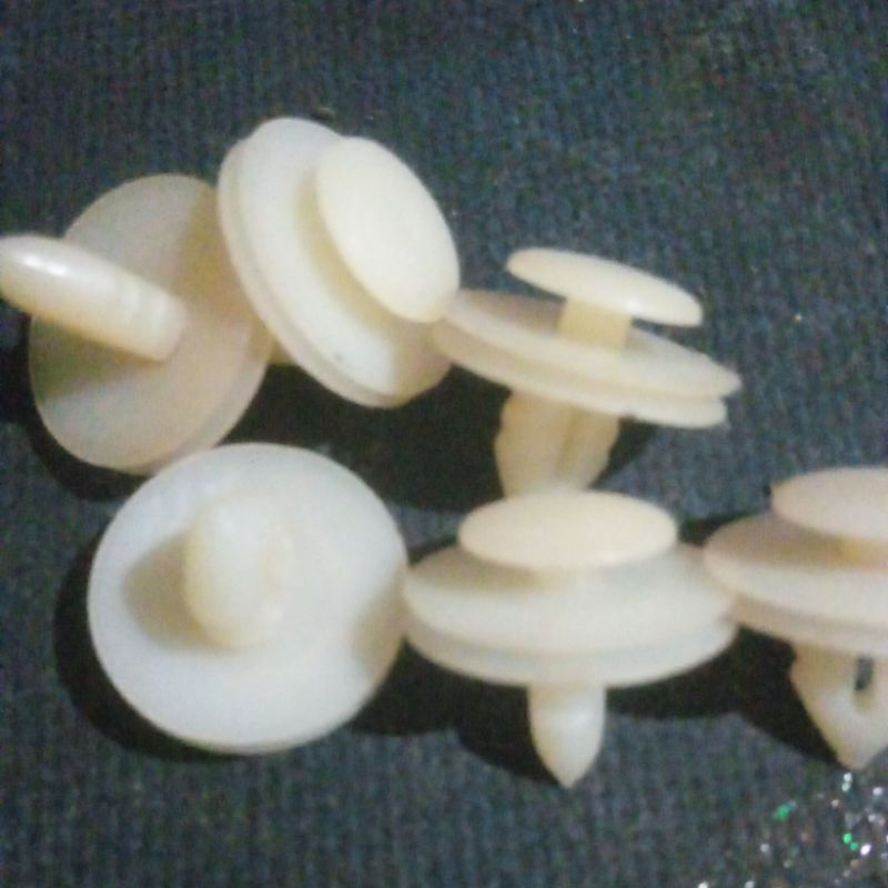 Jual KLIP KANCING HARBOT PINTU DOORTREM ORIGINAL ISUZU FANTER | Shopee ...