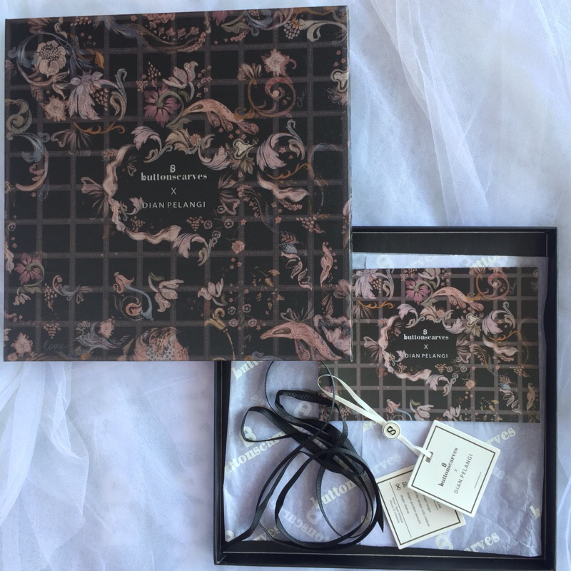 Jual Box Buttonscarves Original Lengkap (Box Only) | Shopee Indonesia