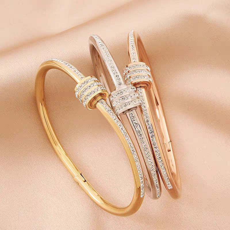 Jual Gelang Titanium Wanita Mewah Dan Elegan Terbaru / Gelang Titanium ...