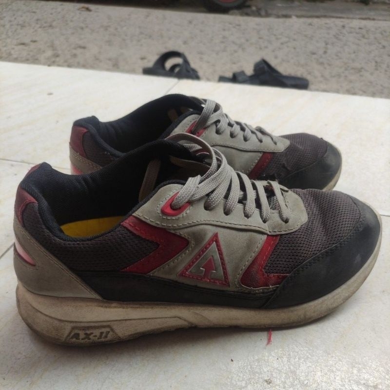 Jual sepatu bekas | Shopee Indonesia