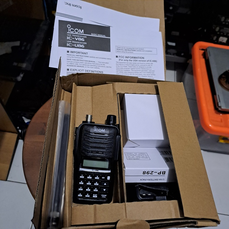 Jual Ht Icom V86 Asli dari Japan dipastikan barang Ori Kondisi Normal ...