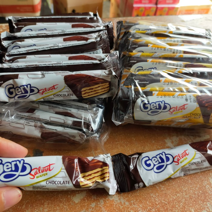 Jual GERY SALUUT wafer COKLAT HAZELNUT WAFER CHOCOLATE CHOCO SALUT 1 ...