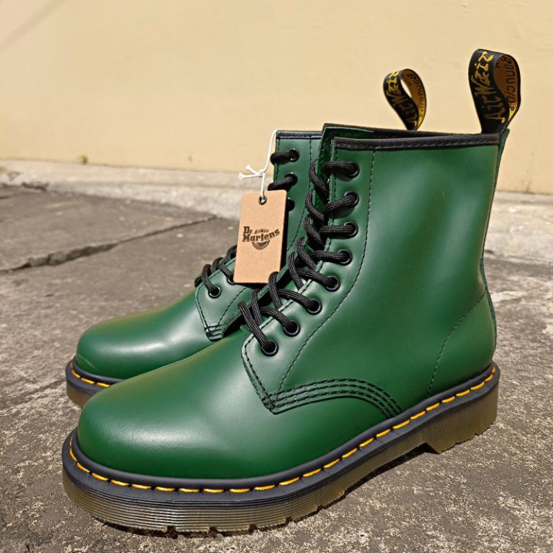 Jual Sepatu Boots Doc martens 1460 GREEN Smooth classic leather 8 Hole ...