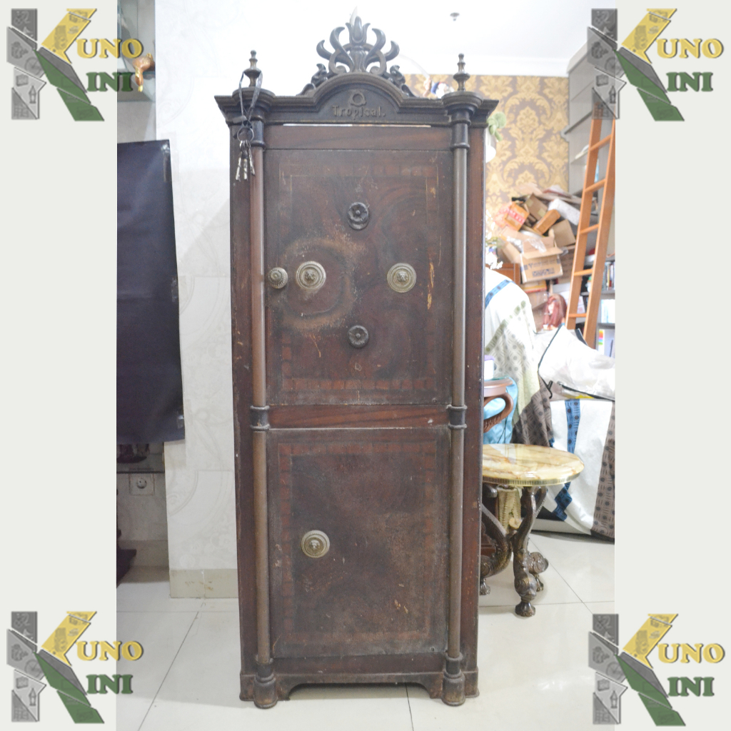 Jual BARANG ANTIK LEMARI BRANKAS BESI KUNO TROPICAL | Shopee Indonesia