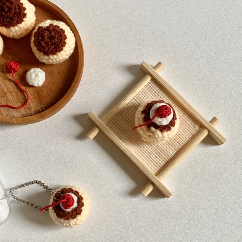Jual [knots] japanese pudding keychain crochet | gantungan mini desert ...