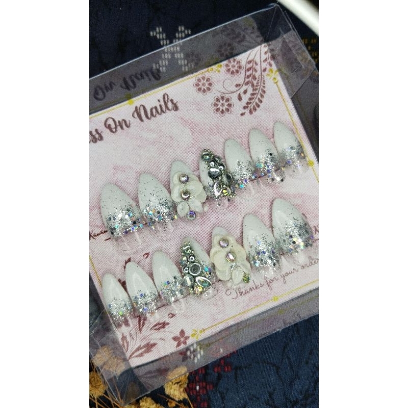 Jual kuku palsu putih gliter bunga akrilik 1 box 14 pcs | Shopee Indonesia