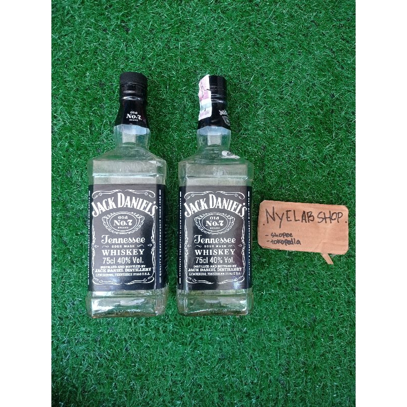 Jual botol whiskey bekas jack daniel isi kosong untuk pajangan | Shopee ...