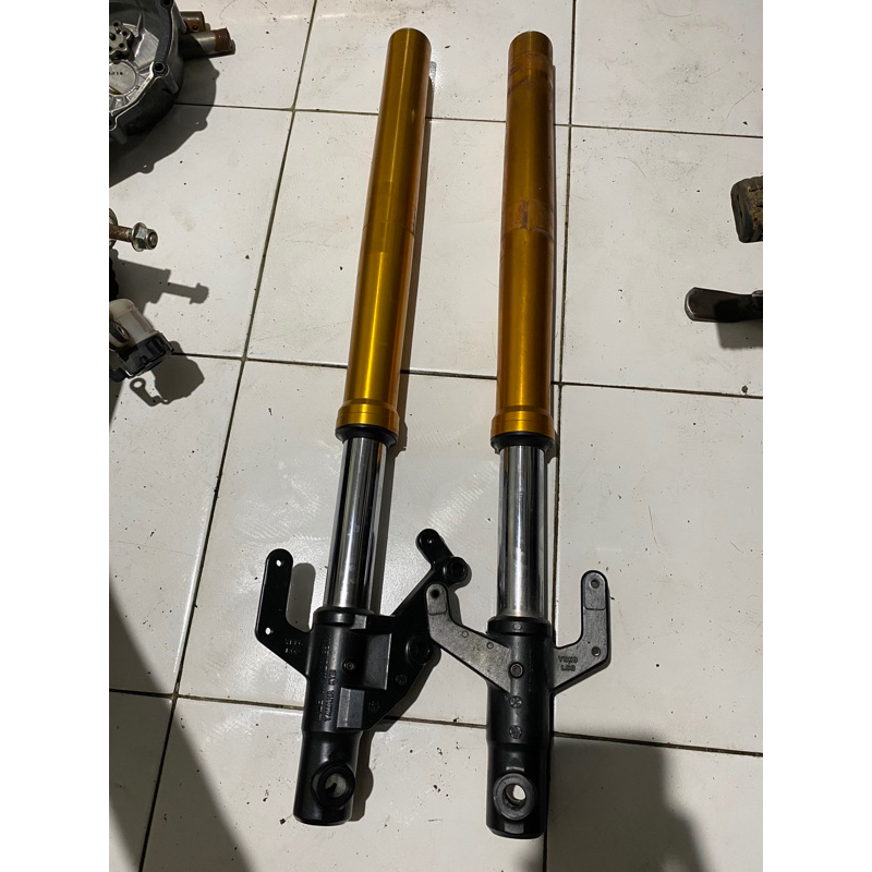 Jual as Up side Down USD shock shockbreaker depan gold yamaha r15 v3 vva | Shopee Indonesia